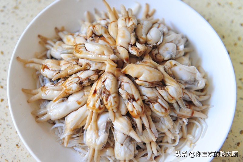 The razor clams are fresh and tender, and the seafood salad is also ...
