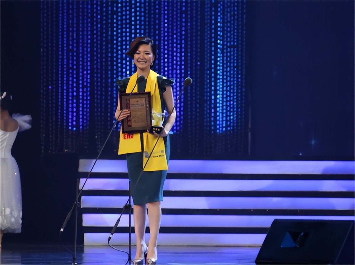 Chen Rong, the star of Dragon TV, is still as elegant at 46 years old ...