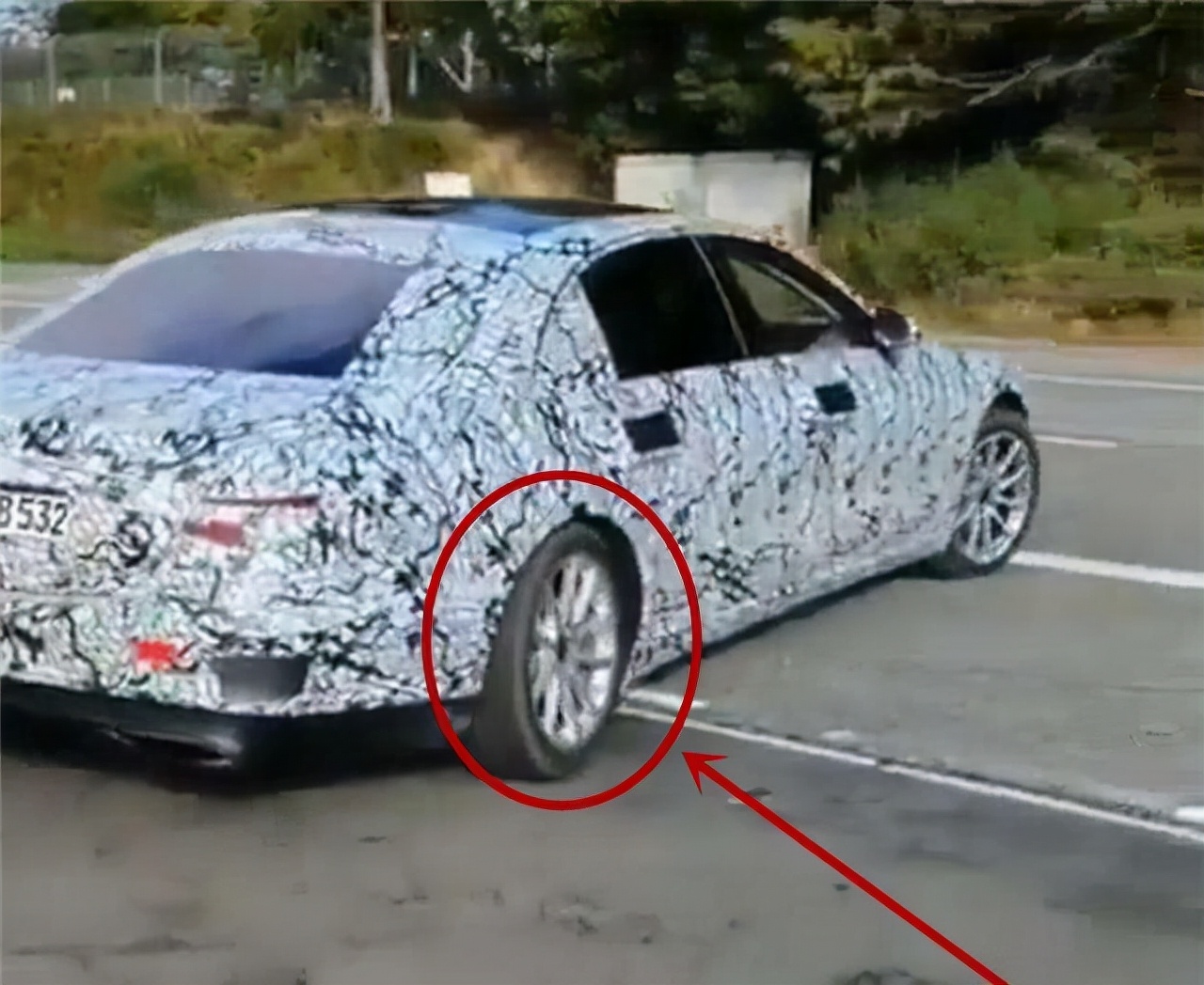 The new Mercedes-Benz E-class exposure, rear-wheel steering system ...