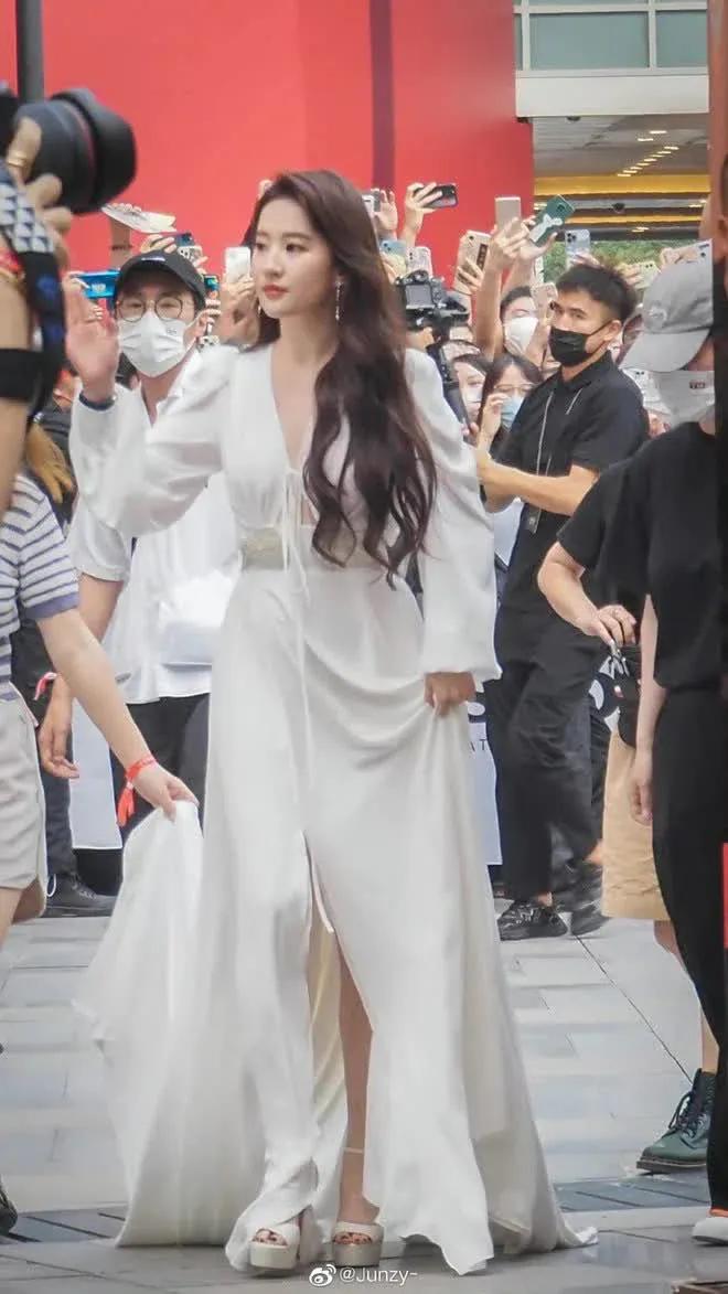 Liu Yifei, the fairy sister who has a fairy temperament to conquer fans ...