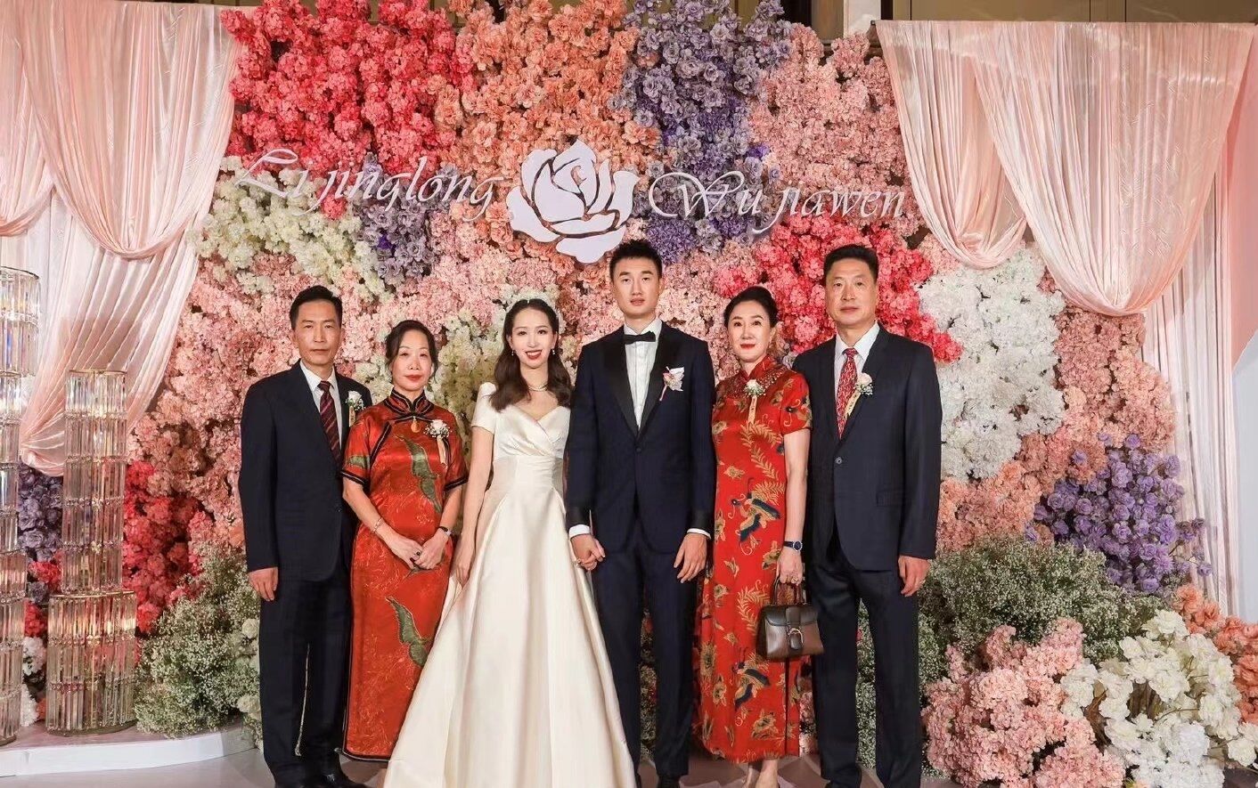 The future is even more heroic!Li Jinglong's wedding photos, and his ...