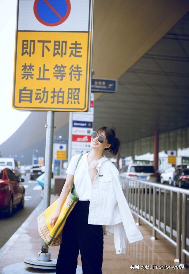 Classic colors, black and white are the most simple to wear, you can ...