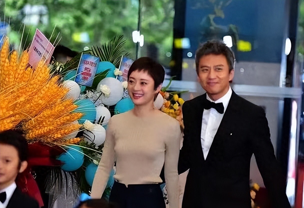 Sun Li officially responded to Deng Chao's cheating on the young model. She burst into tears ...