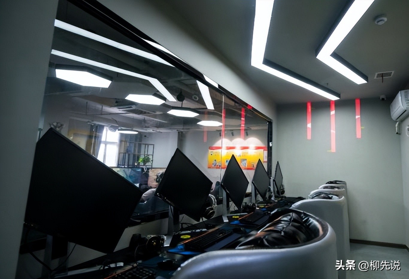 Goodbye internet cafes! An era will eventually become a thing of the ...