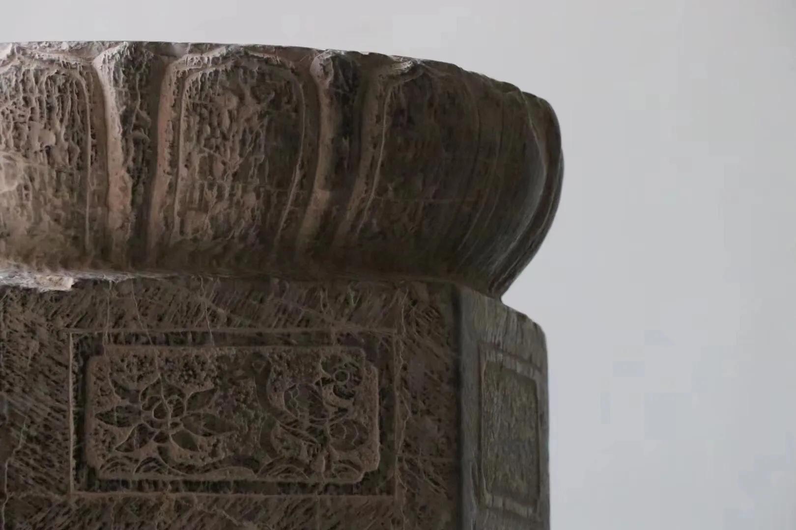 "Hexagonal Bluestone·Lotus Plinth" - iNEWS