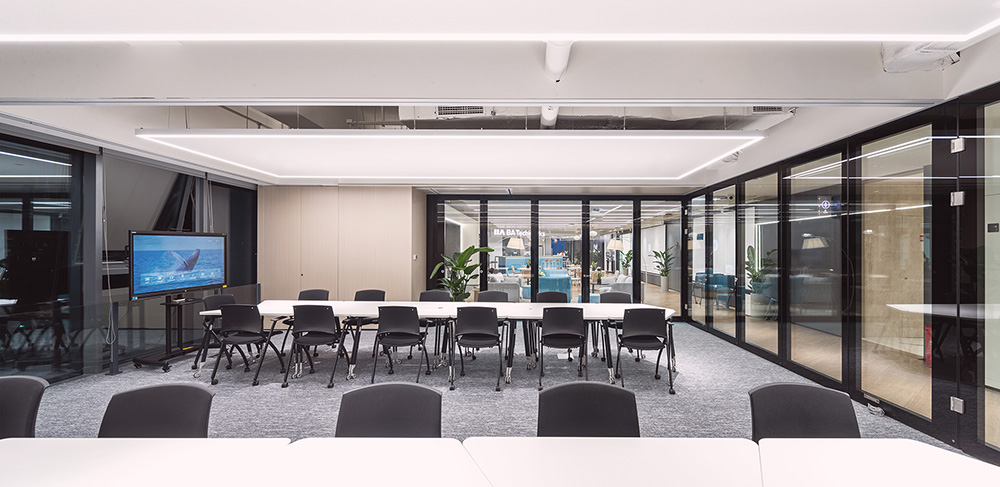 Modern and simple Nanjing BMW & ArcherMind BA TechWorks office design ...