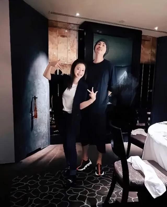 The F4 member Zhou Yimin, who was in the fire in those years, has now ...