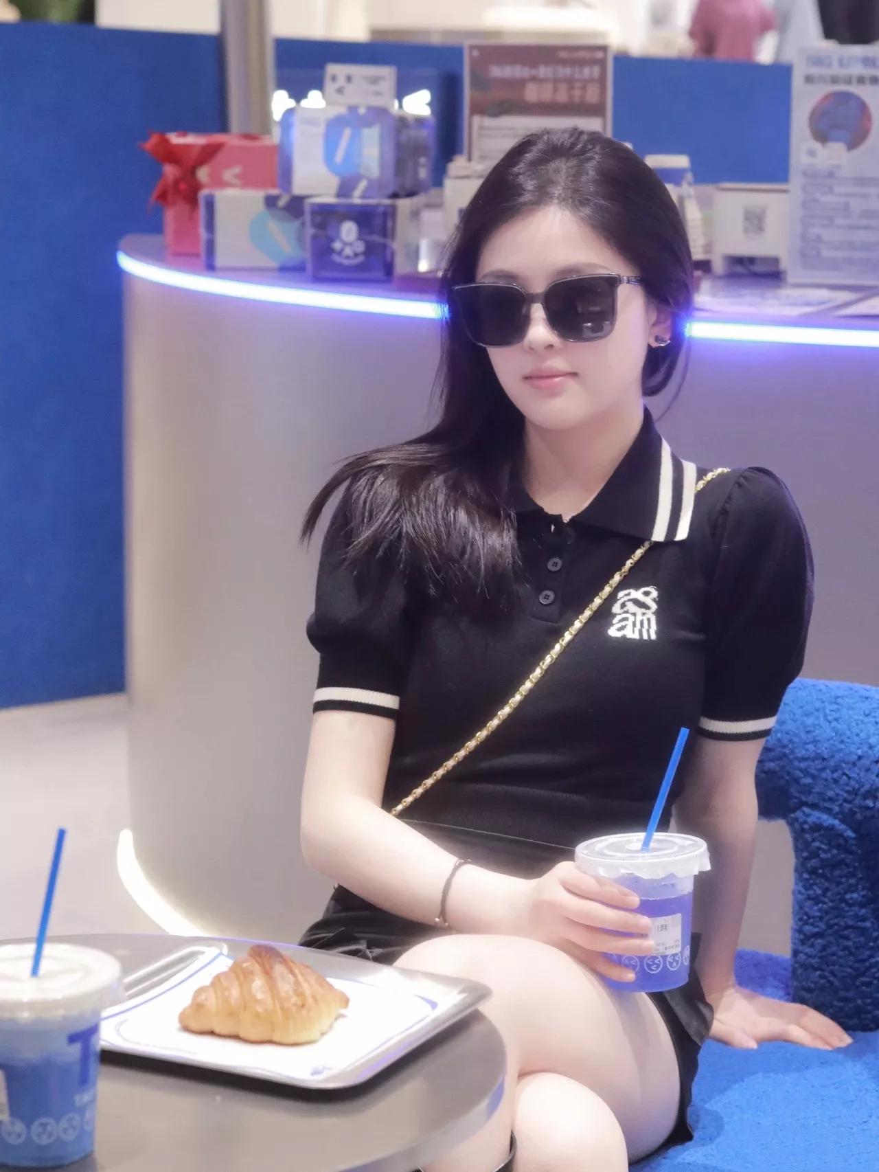 Baby is pretty sweet! Goddess Shen Xinyi - iNEWS