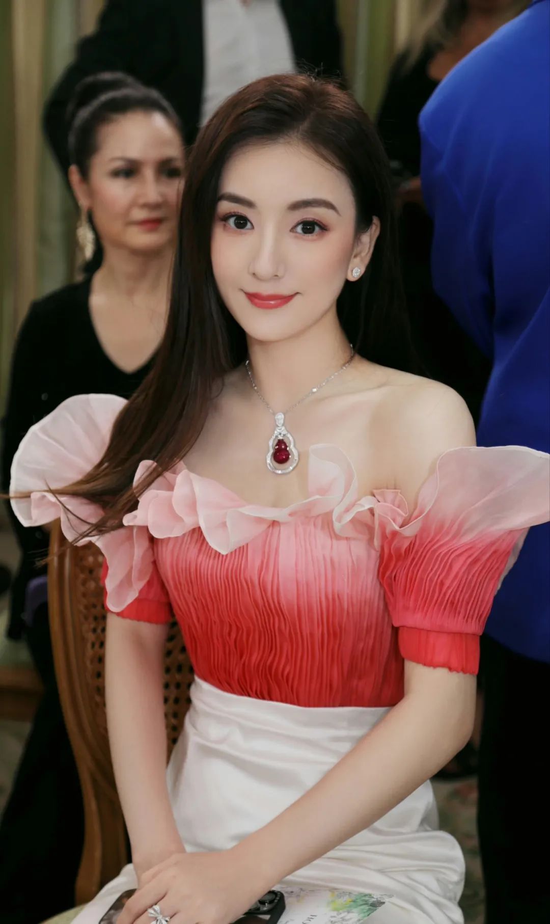 Yang Ying was unspoken by the boss? Dou Jingtong came out to get ...