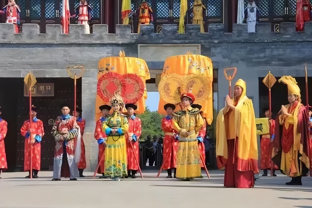Banquet with friends in Wanshu Garden - iNEWS