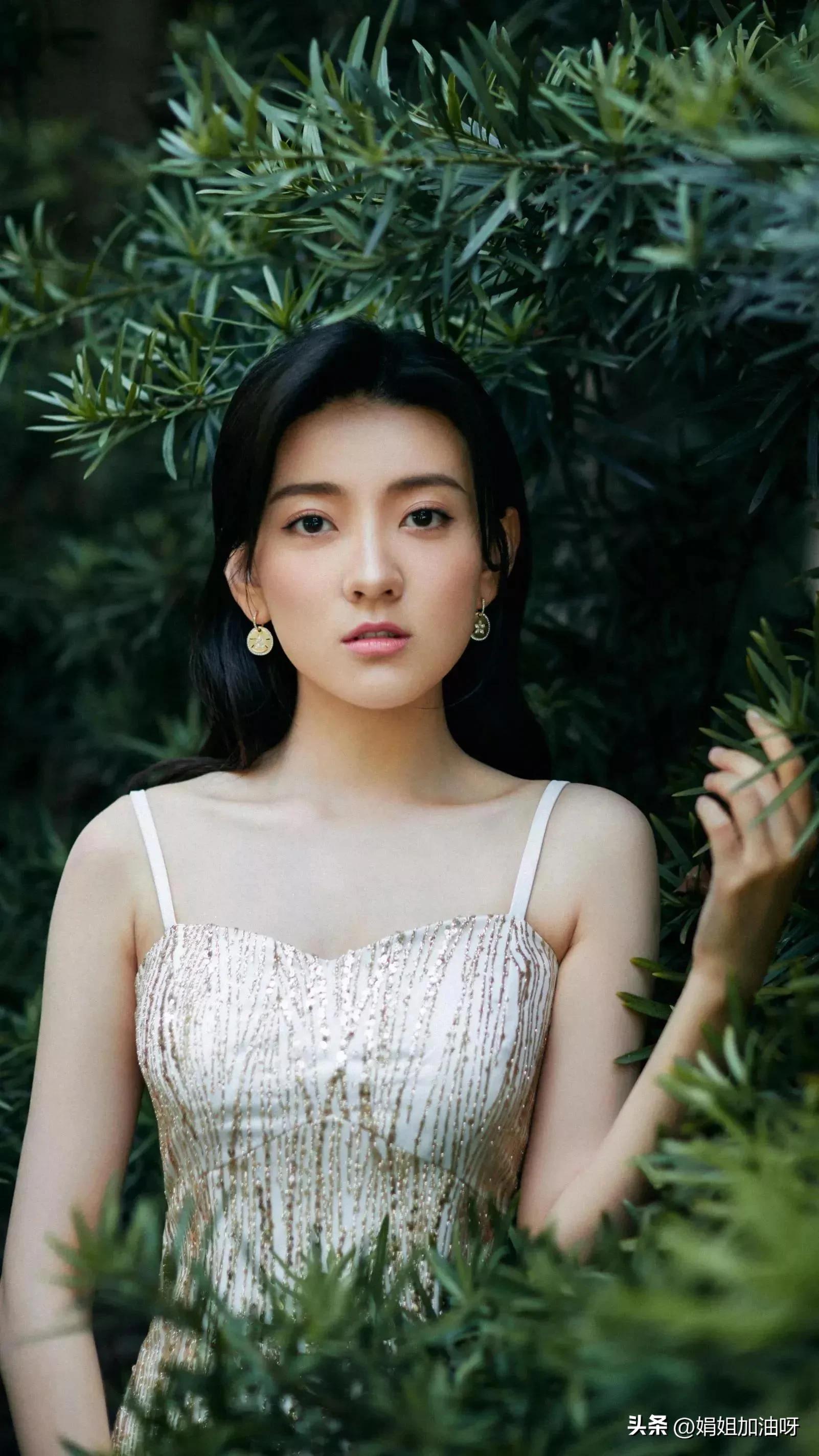 Share pictures, the goddess of temperament Liang Jie, beautiful photo - iNEWS