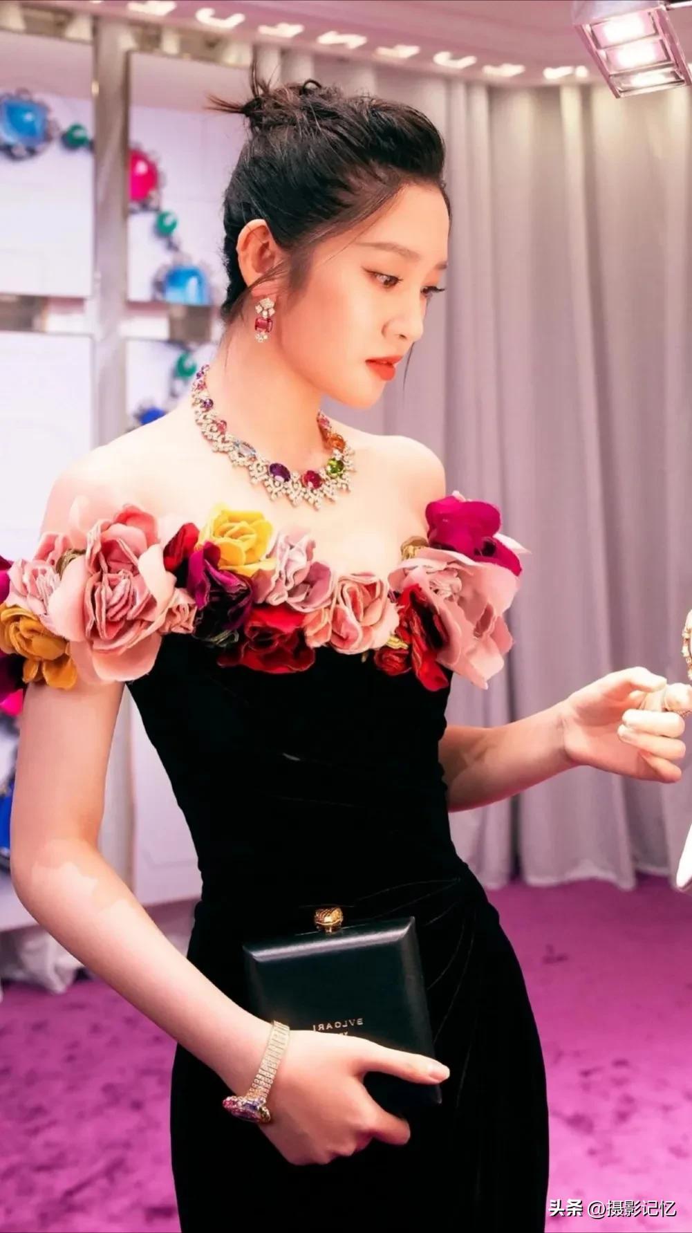 Tang Yixin: Noble and elegant - iNEWS