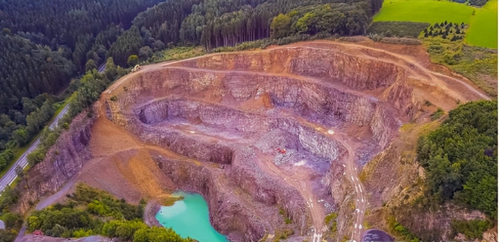What impact does the German mining industry have on the social economy ...