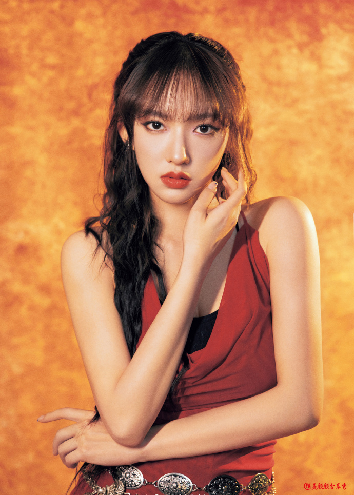Can't resist Cheng Xiao's charming figure - iNEWS