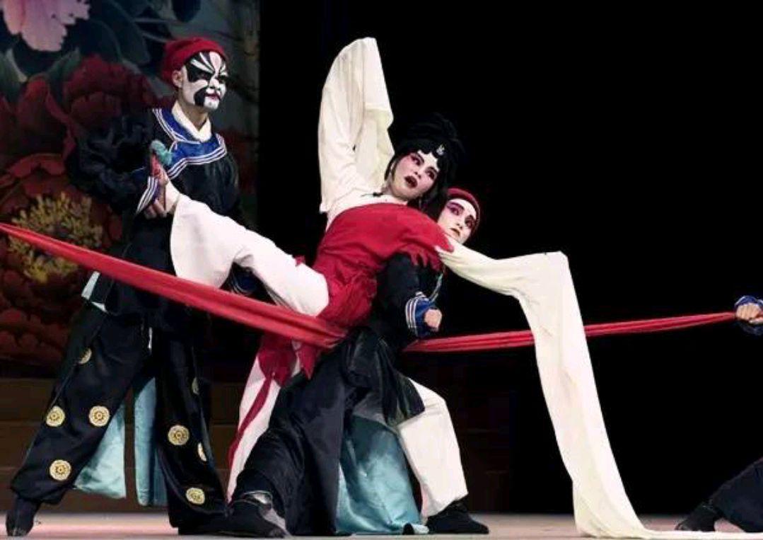 Guan Hanqing: Copper Peas in Troubled Times - iNEWS