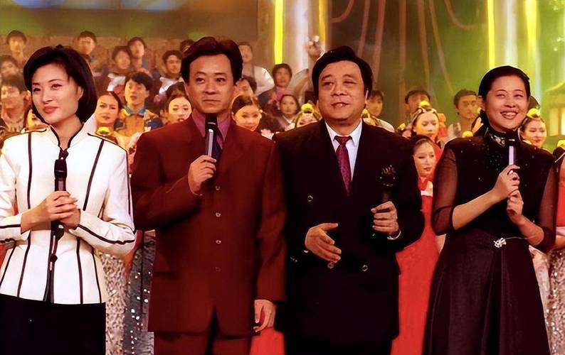 At the age of 58, Zhu Jun returned to CCTV. He dressed up carefully but ...