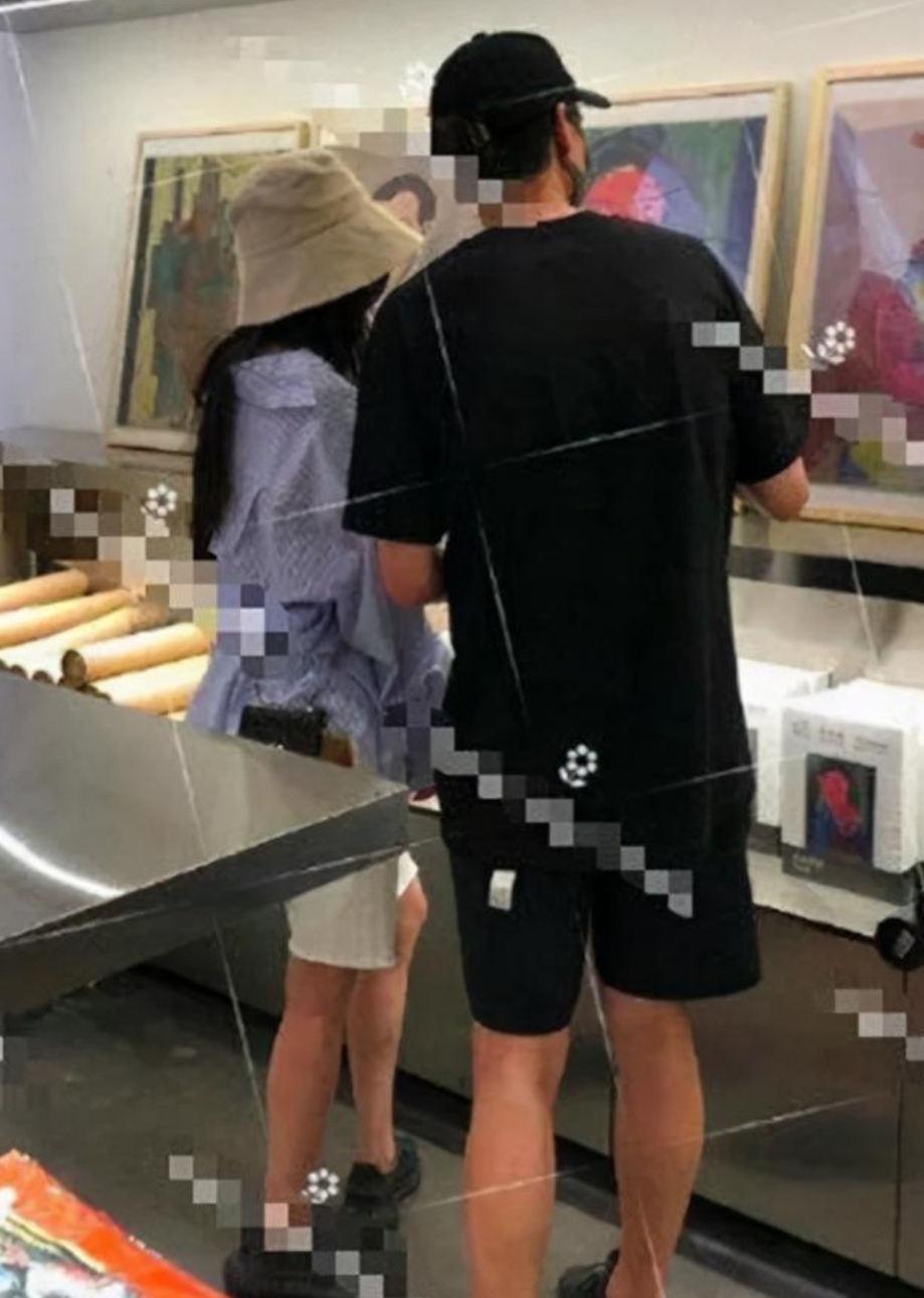 "Sister Quan Tiancai" Qin Lan fell in love with an actor 10 years younger!Traveling with Wei ...