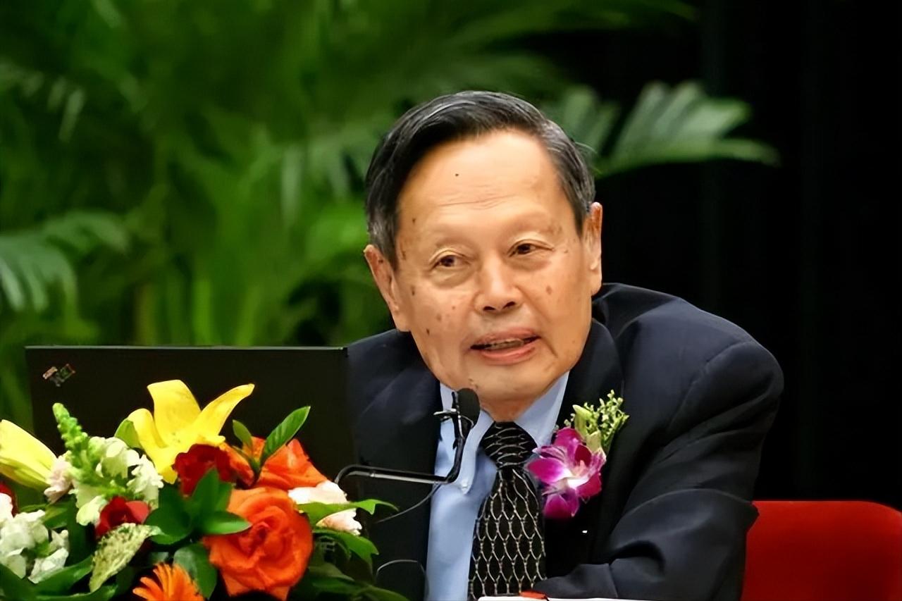 A recent photo of 101-year-old Yang Zhenning was exposed, his face was ...