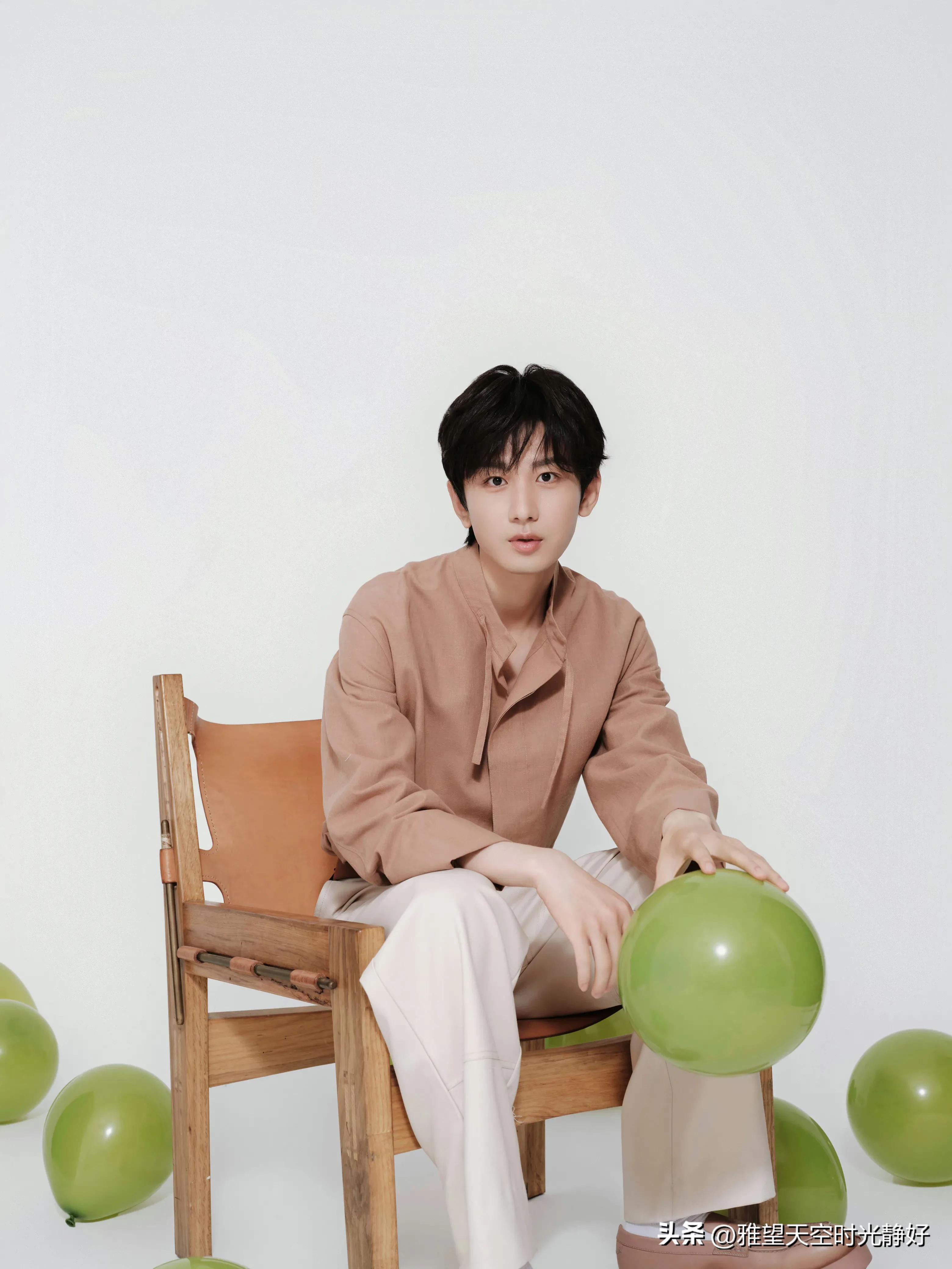 Cheng Yi~~ After ten years of hard work, he finally became popular with ...