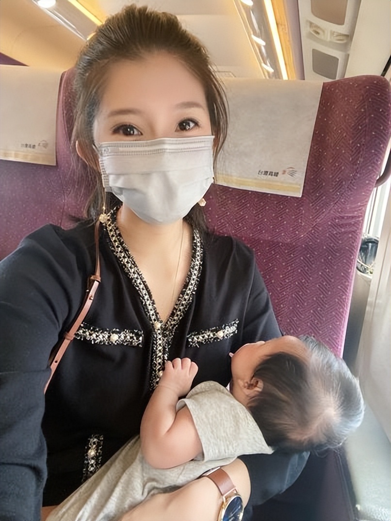 Kuomintang's "most beautiful spokesperson" Li Mingxuan celebrated his 29th birthday and was ...