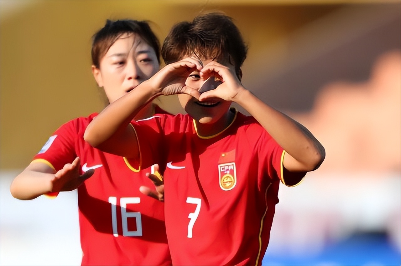 Her parents divorced when she was young, and Wang Shuang lived with her ...