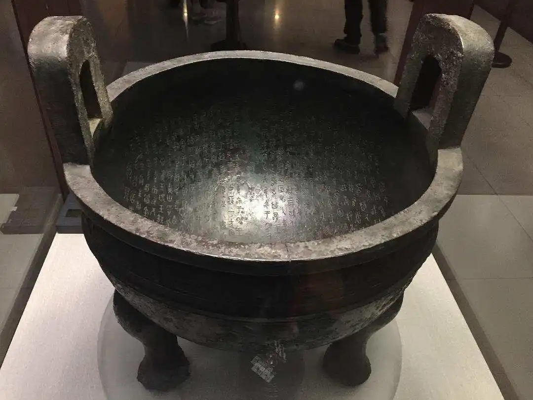 Looking at the bronze inscriptions of the Maogong Ding Dake Ding and ...