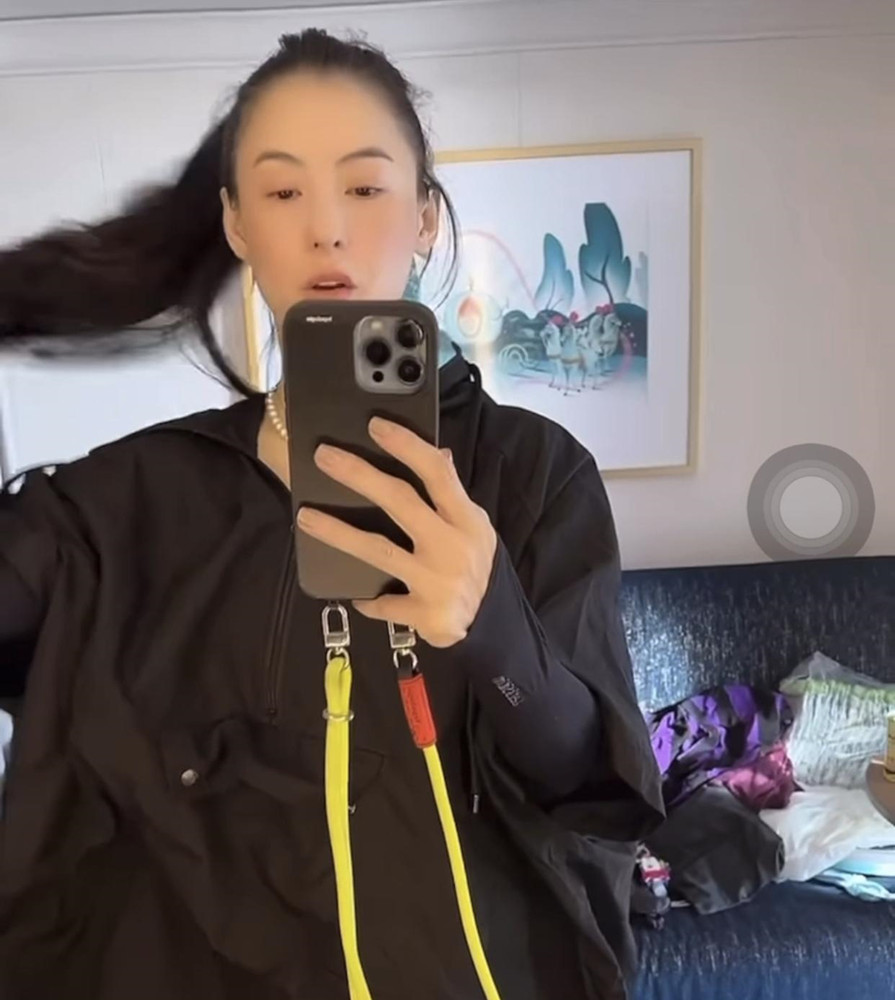 Cecilia Cheung released a frontal photo of her youngest son, with curly ...