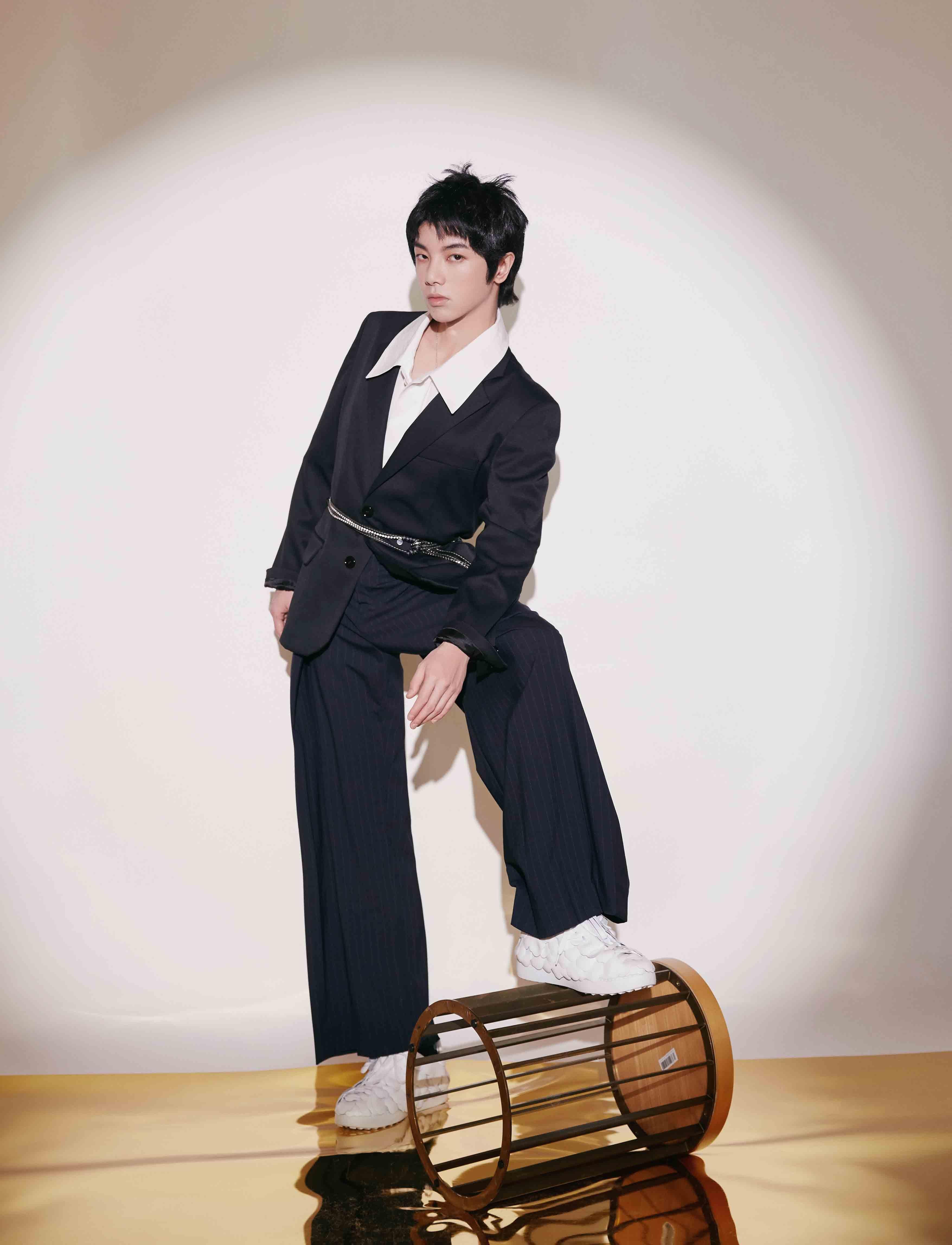 Hua Chenyu's new look has mixed reviews, is it scary or handsome ...