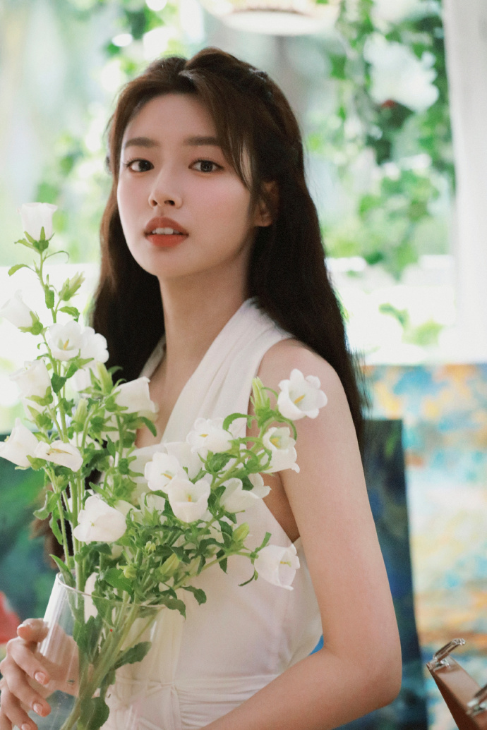 Xu Ruohan's little white dress photo album - iMedia