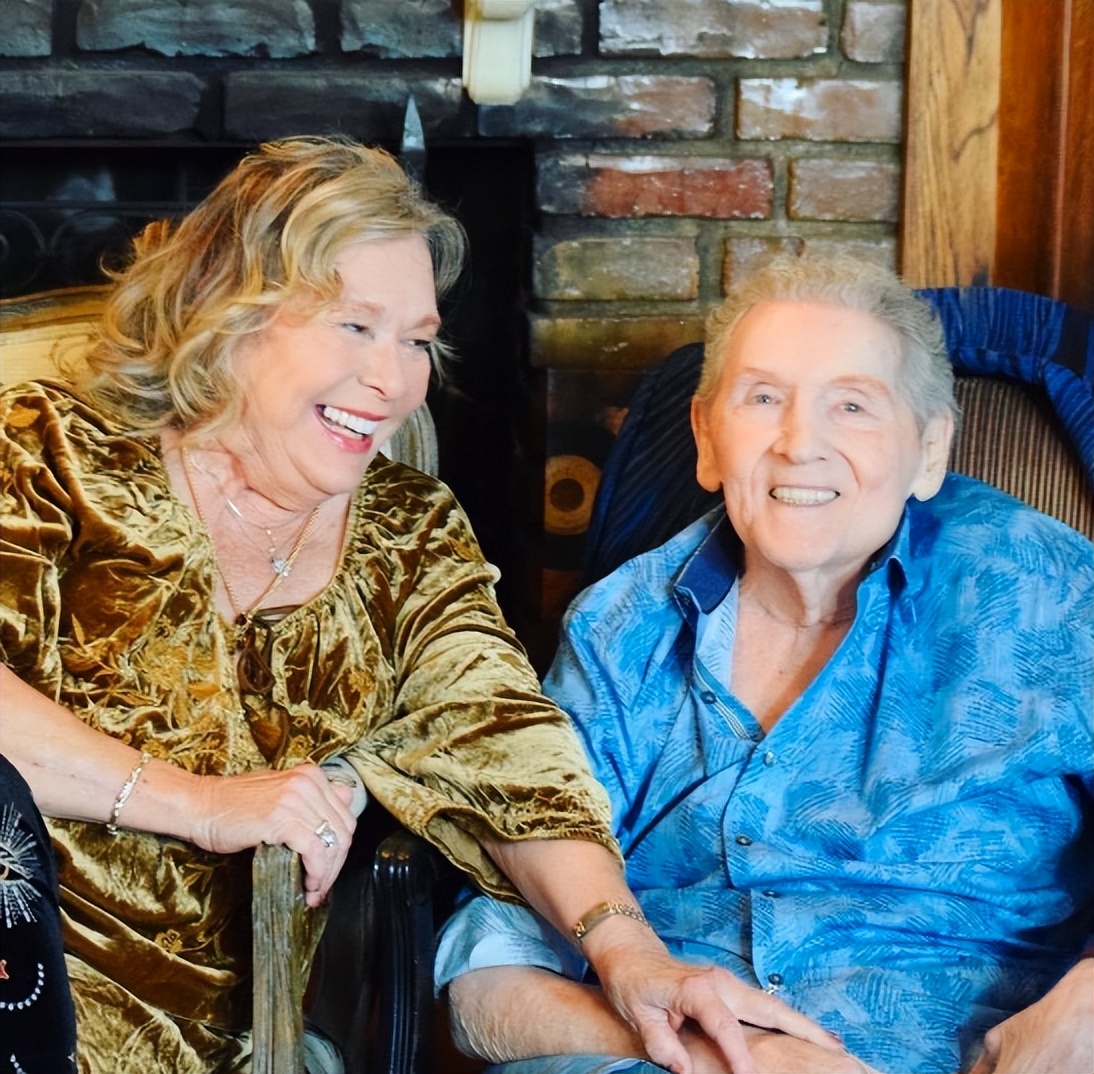 Legendary singer Lewis dies at the age of 87 - iNEWS