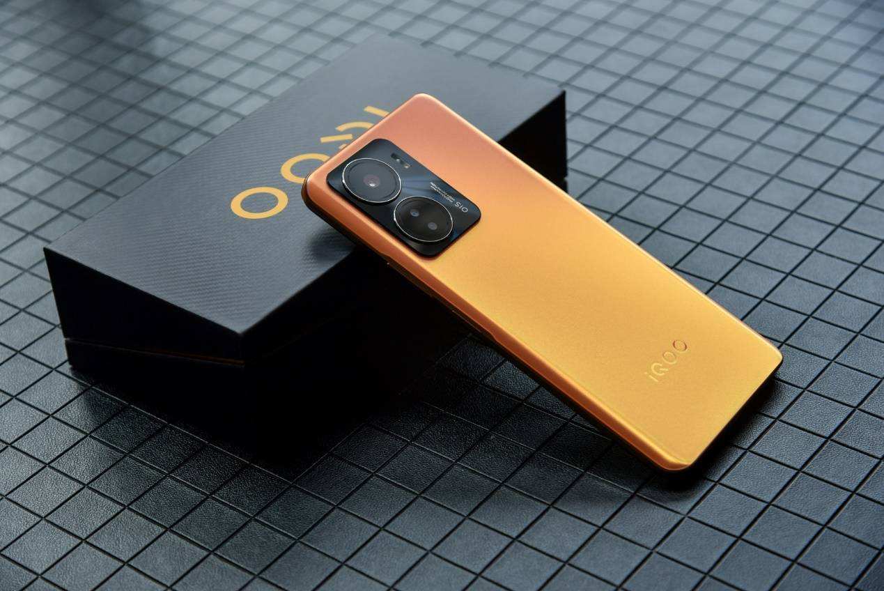 With a budget of around 1500, these four mobile phones are "cost ...