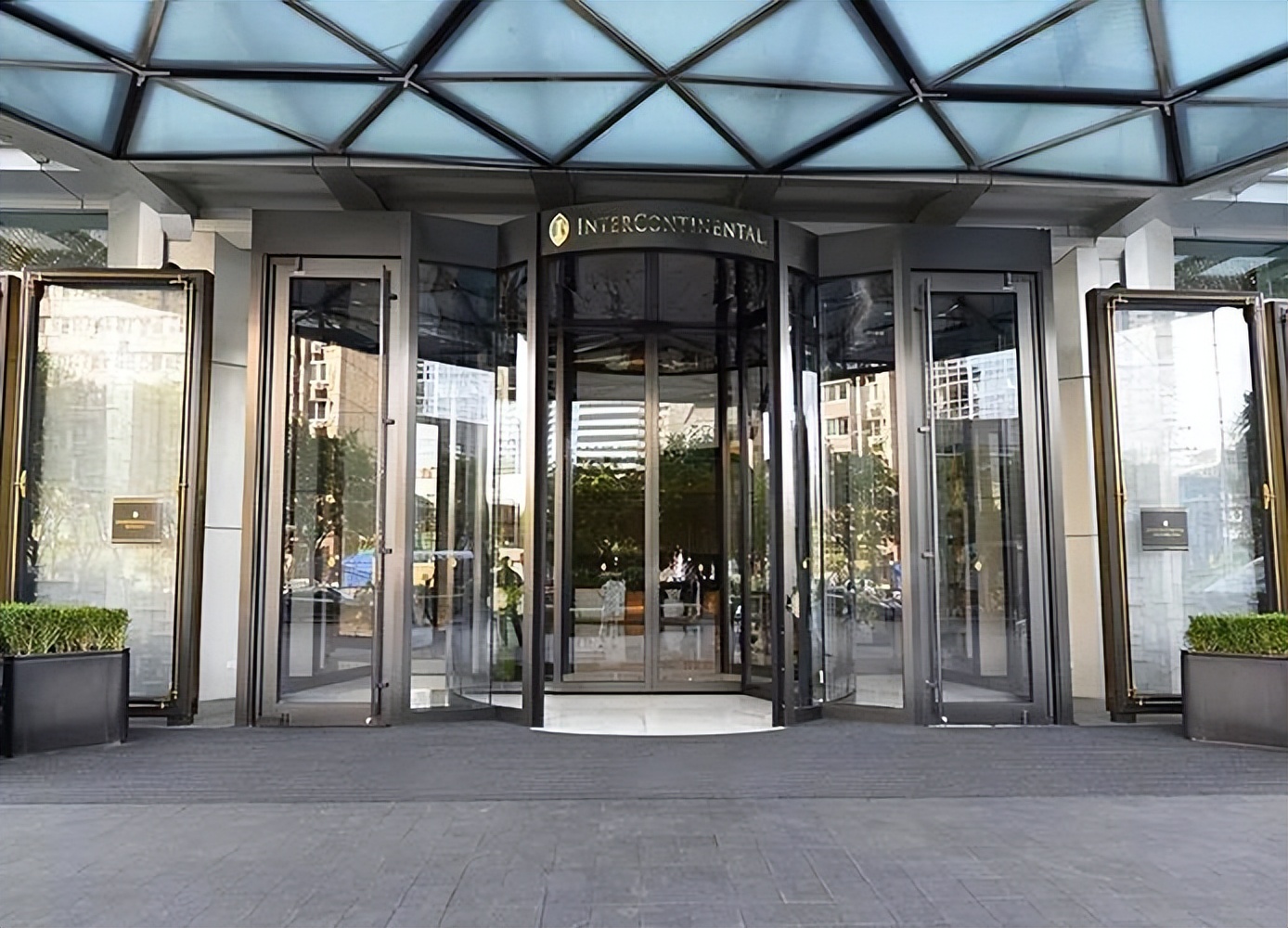 How to choose a balance door brand? - iNEWS