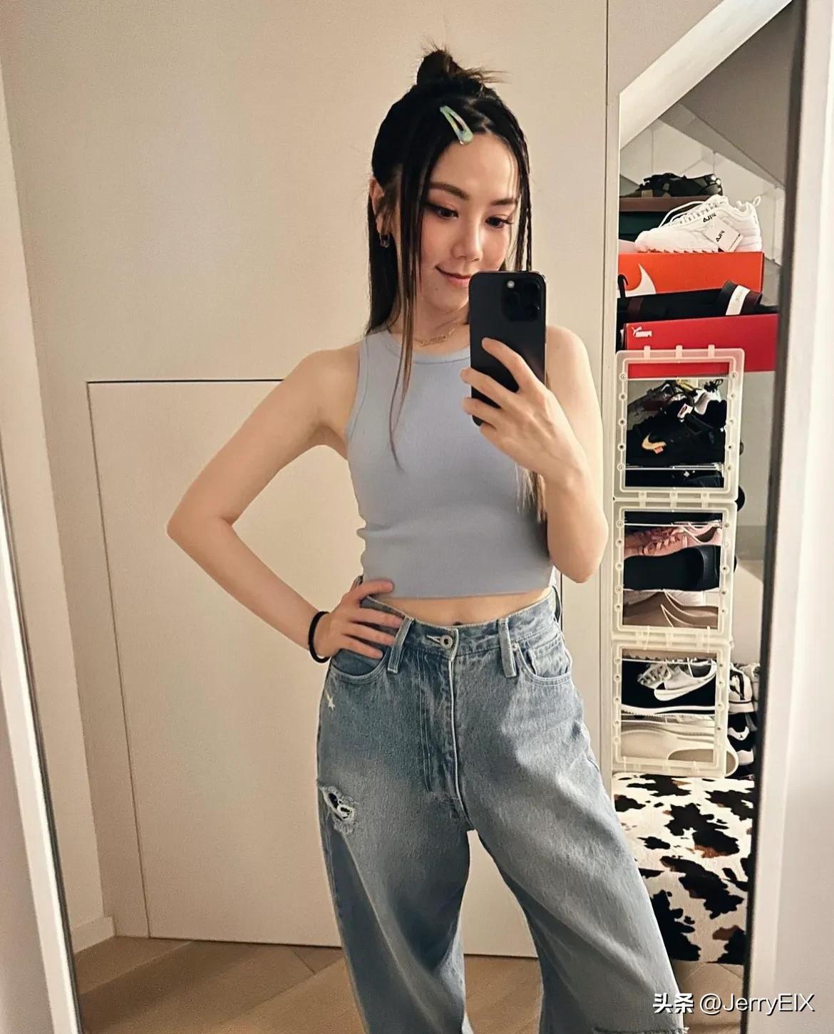 Deng Ziqi posted a post about her clothes and lamented her debut time ...