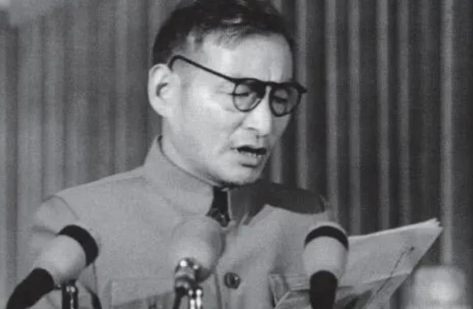 When Deng Xiaoping came back in 1977, which two big leaders opposed it ...