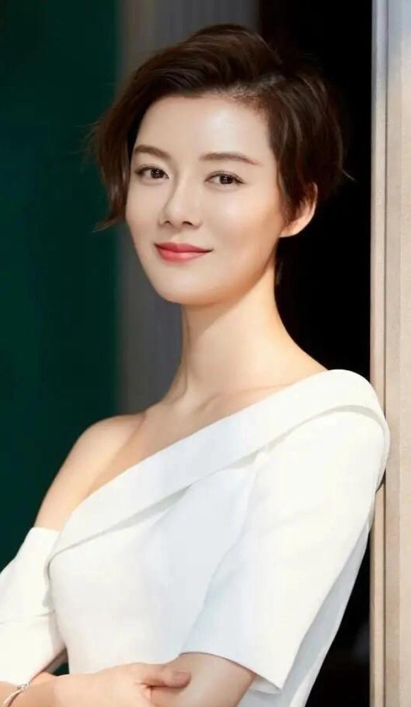 Actor Che Xiao: Married to the richest man in Shanxi, divorced due to ...