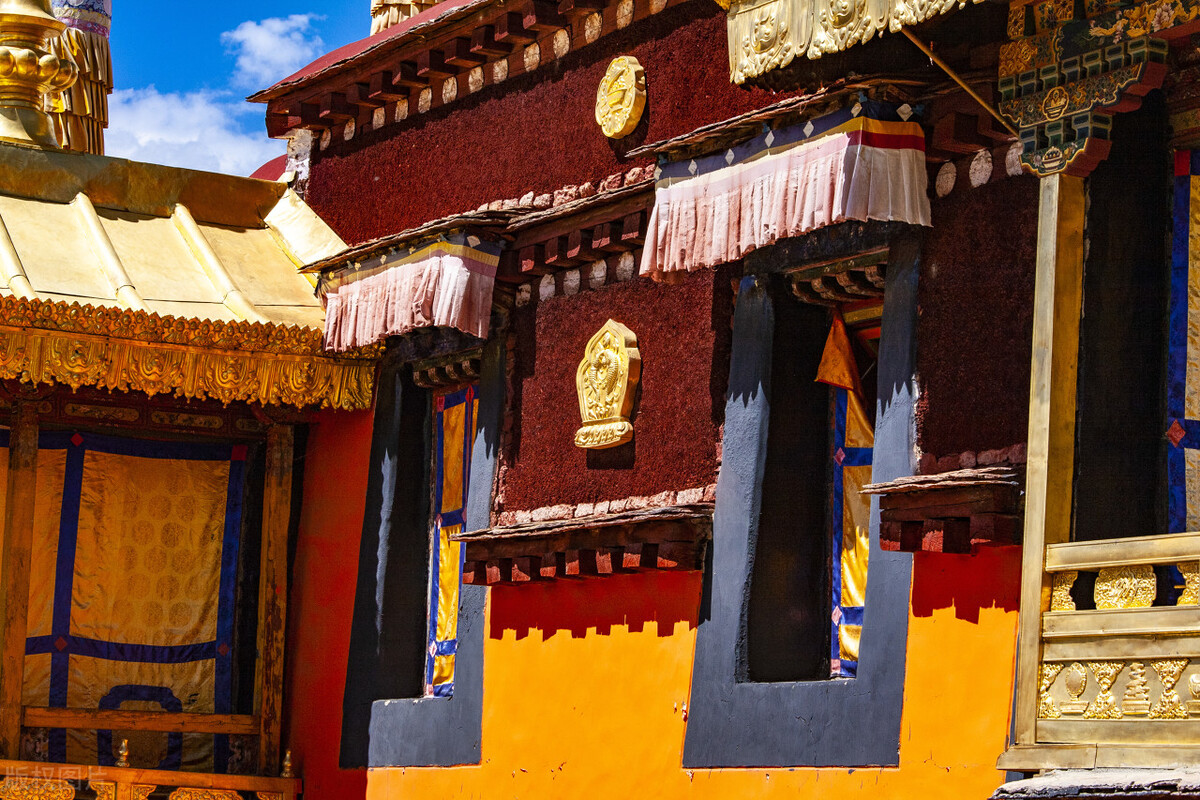 Jokhang Temple: A complex of buildings built by King Songtsen Gampo to ...