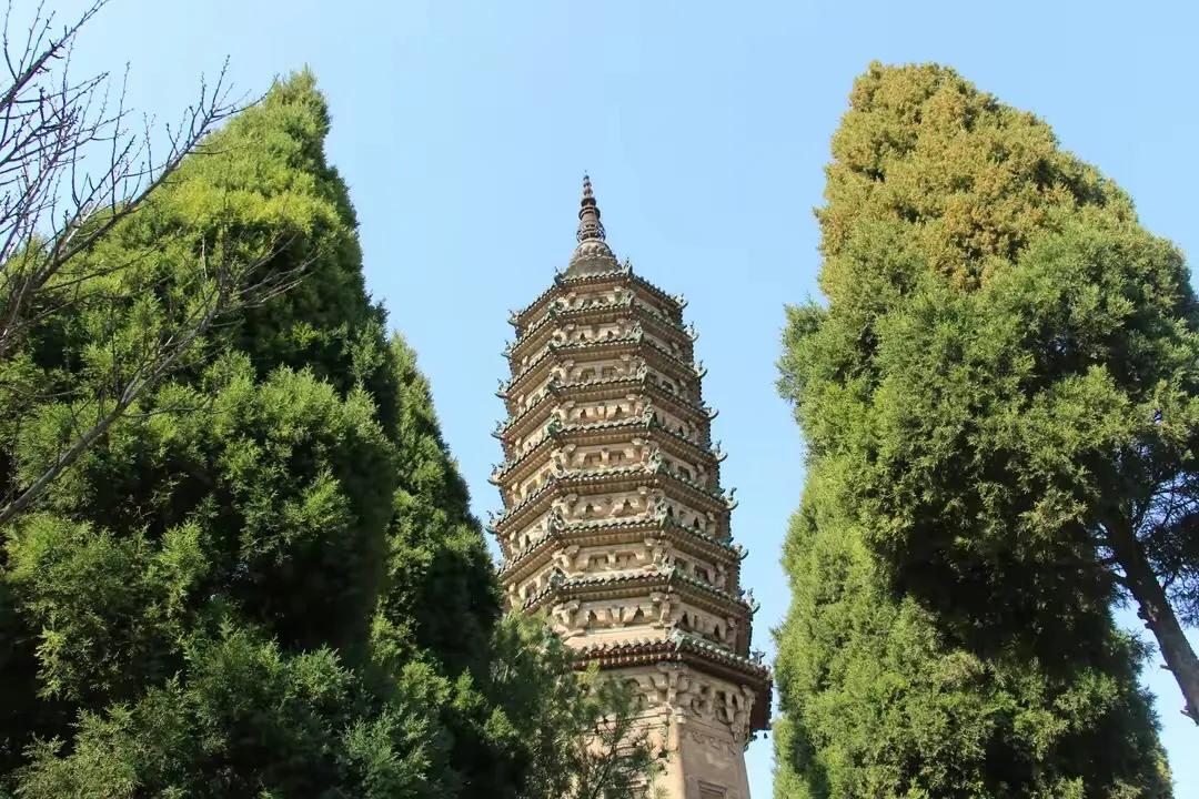 The beautiful and solemn Zhengding Linji Temple - iNEWS