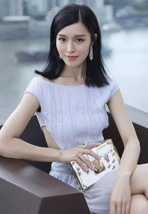 The sexy and charming Janice Man - iNEWS