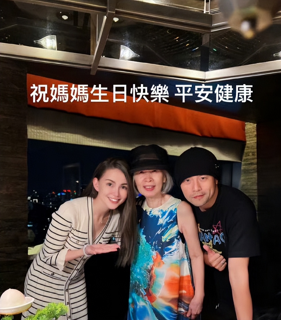 Jay Chou and Kun Ling help mother Ye Huimei celebrate her birthday ...