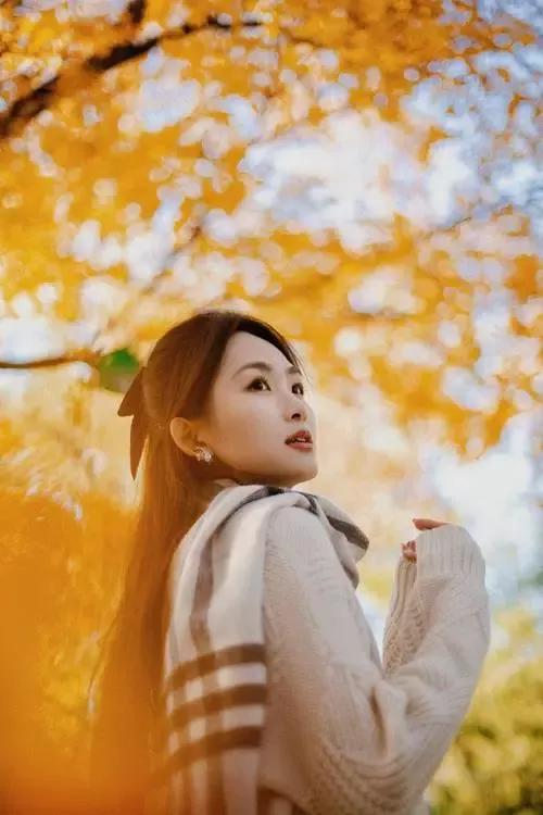 Recently, the new artist Xu Jiahong posted a group of photo photos ...