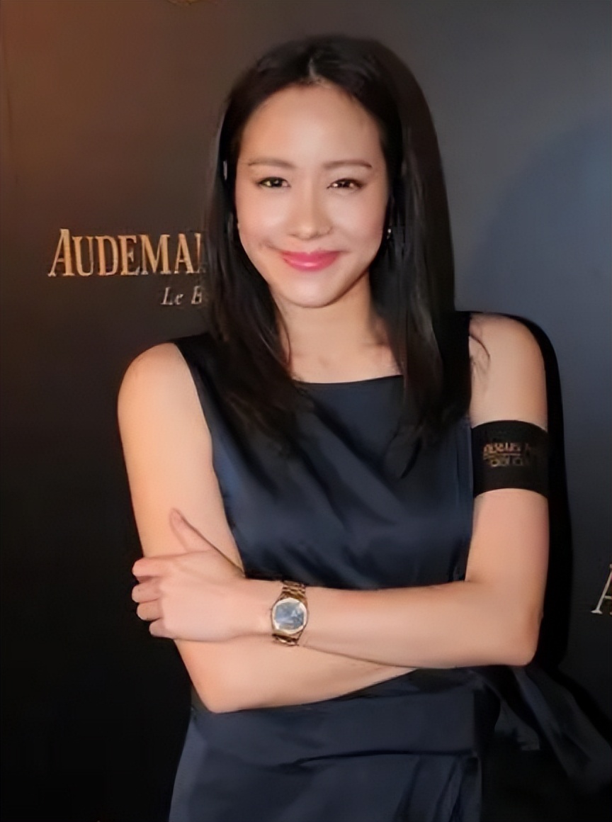 Golden Horse Best Actress Lin Jiaxin announced her divorce, ending her 12-year marriage. She was ...