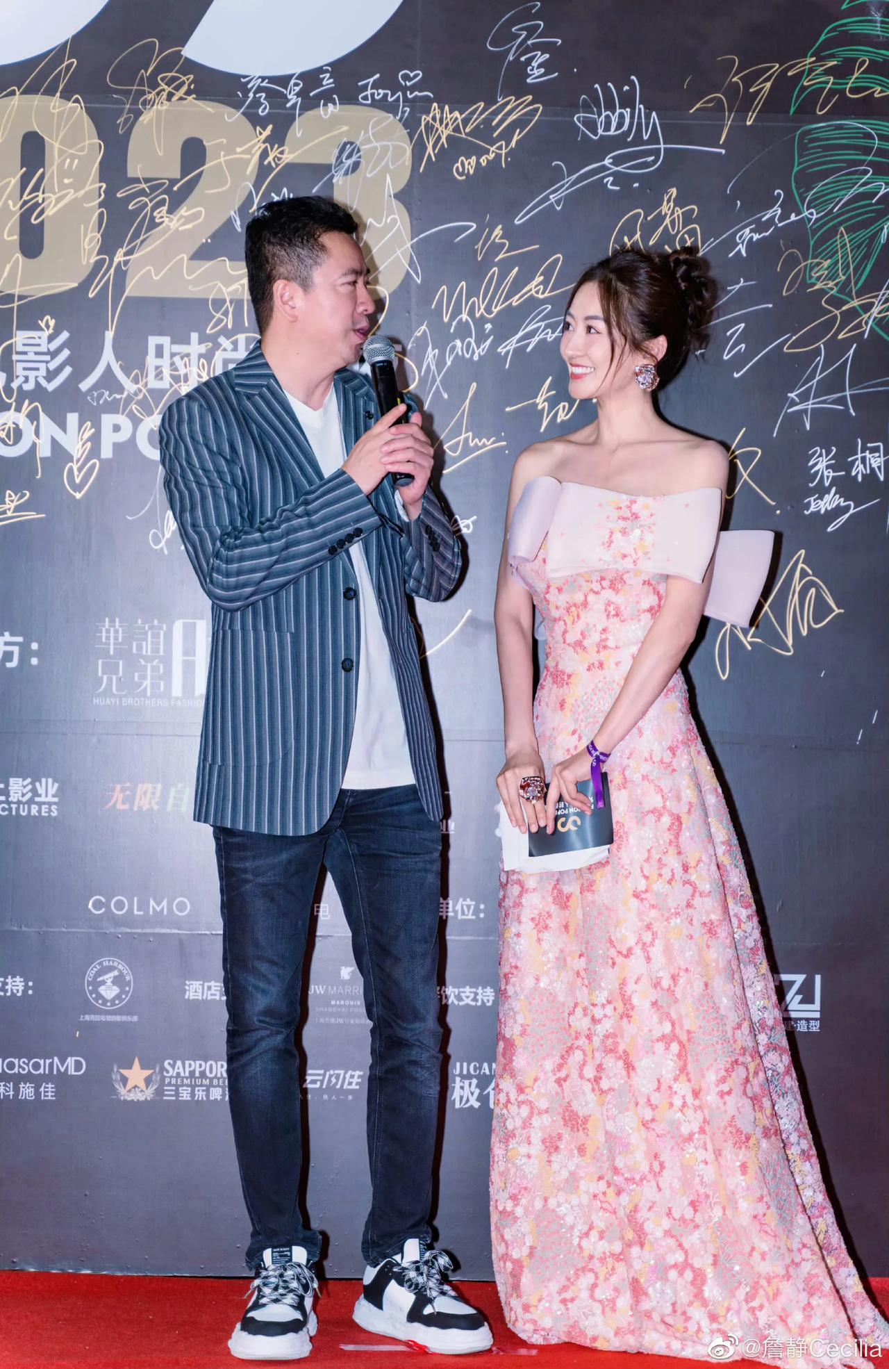 Zhan Jing, the recently viral heroine who sang with Mr. Xu's ktv, became famous when she starred ...