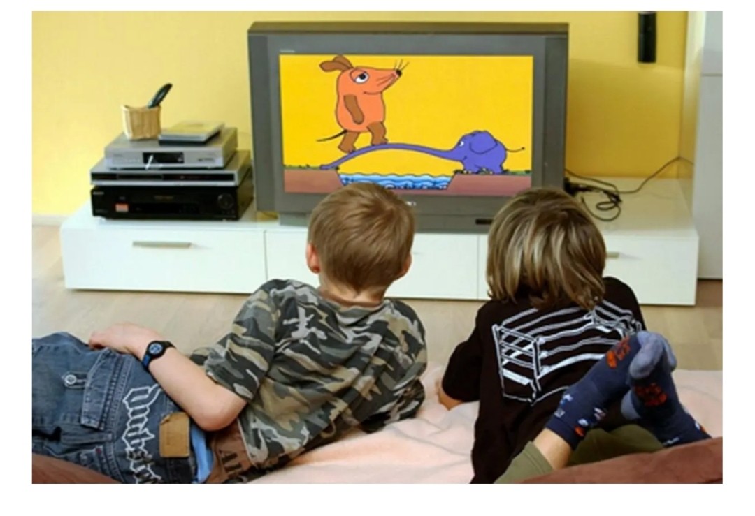 Children who often watch TV before the age of three and those who don't ...