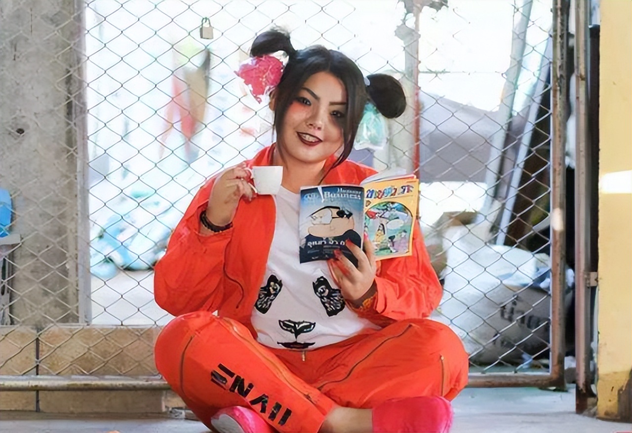 The 200-pound fat girl imitated with food gods, from supermodel to Gu ...