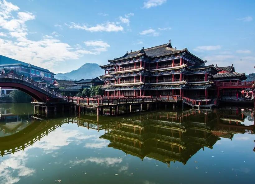 The most successful man-made scenic spot in China, covering an area of ...