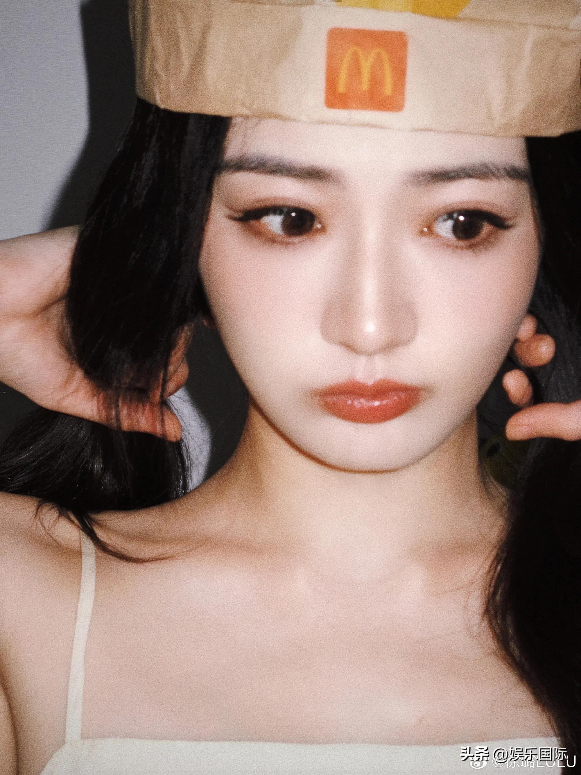 Xu Lu's cute face photo is full of cute paper bags - iMedia