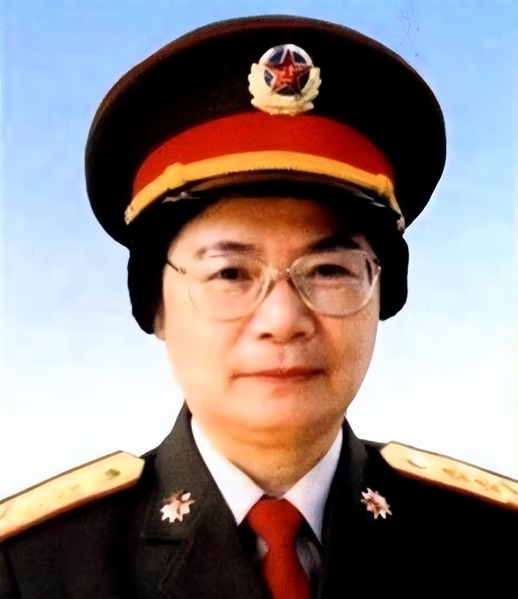 She is China's first female general of the armed police, her father is ...