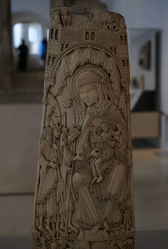 The cultural background and symbolic meaning of the ivory box, as well ...