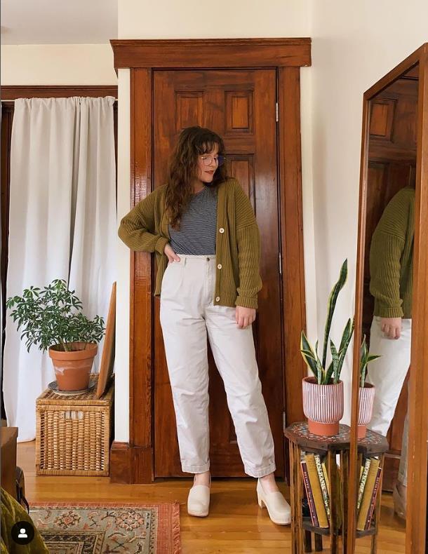 This is the real outfit with thick legs and wide hips. Follow the ...