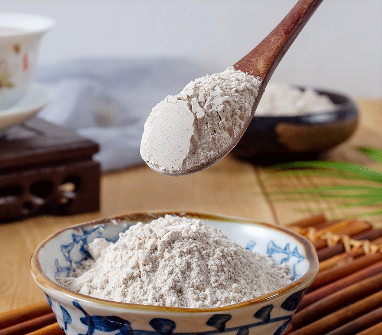 Poria is boiled, it benefits the spleen and stomach, calms the heart ...